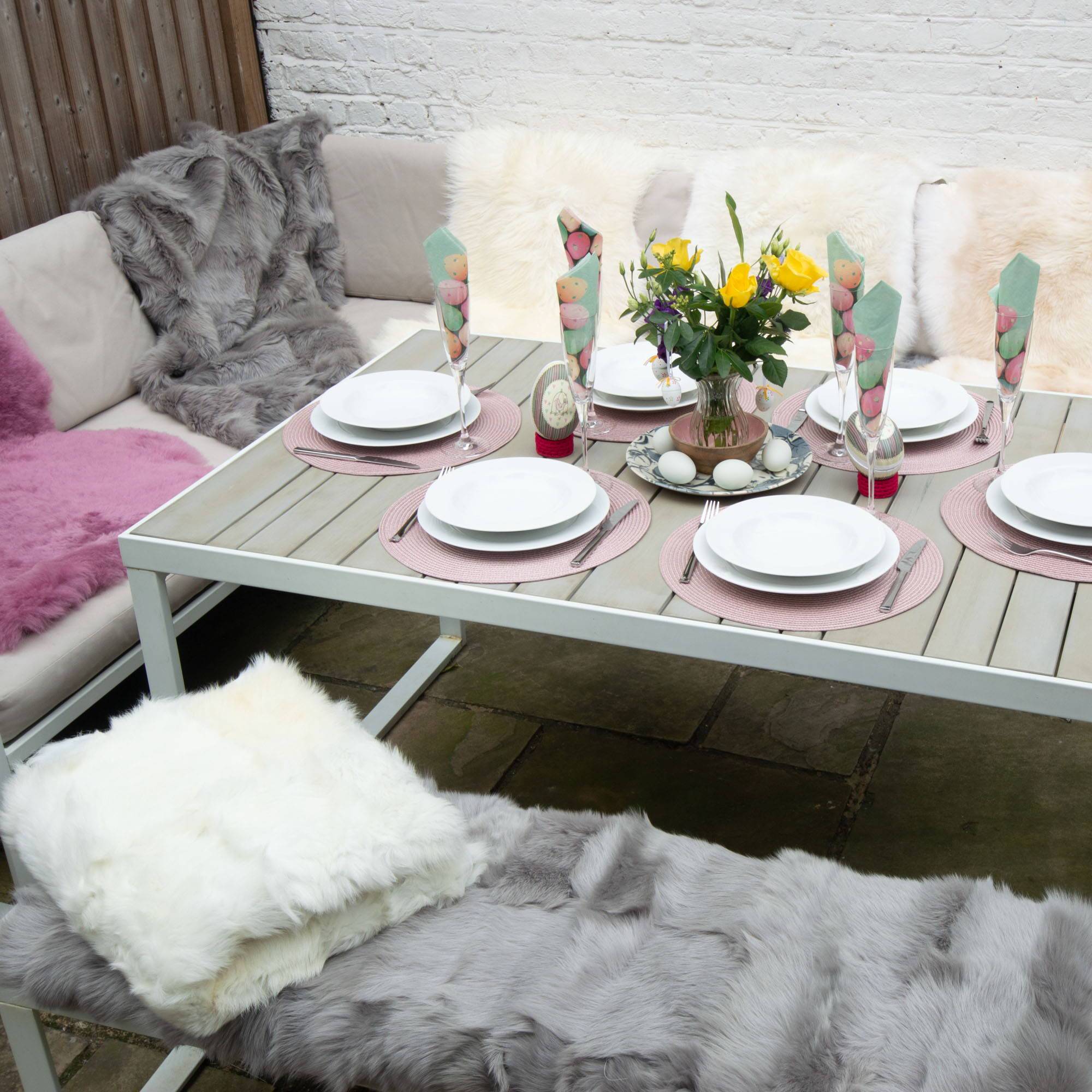 How to Host the Perfect Outdoor Feast – & Stay Warm, Too!